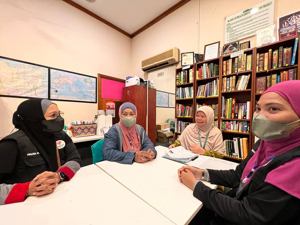 Singgah Ziarah Serahan Sumbangan Infak Kepada Pn. Siti Aishah dan Pn ...